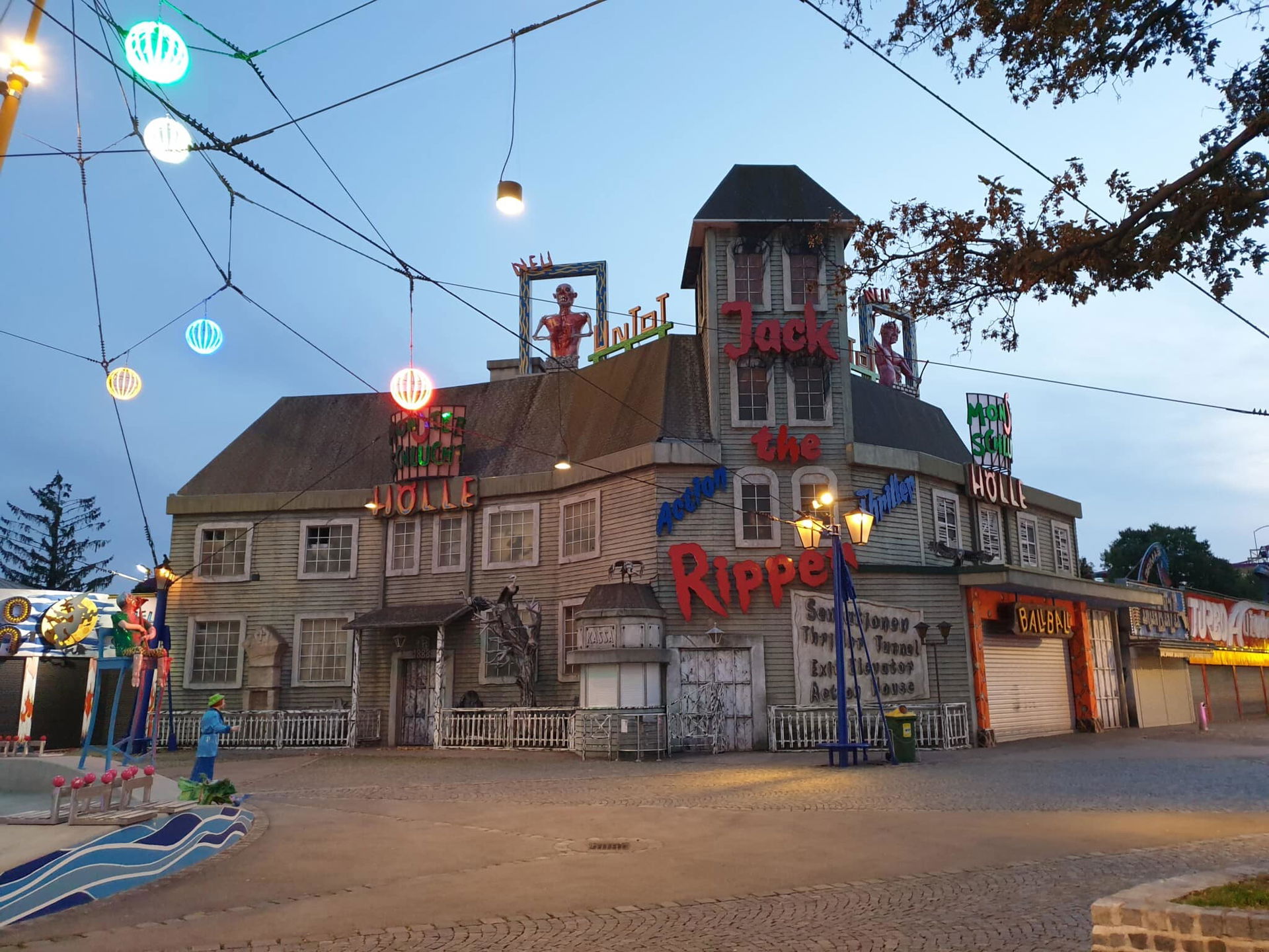 Das erwartet euch in den Geisterbahnen im Wiener Prater | 1000things