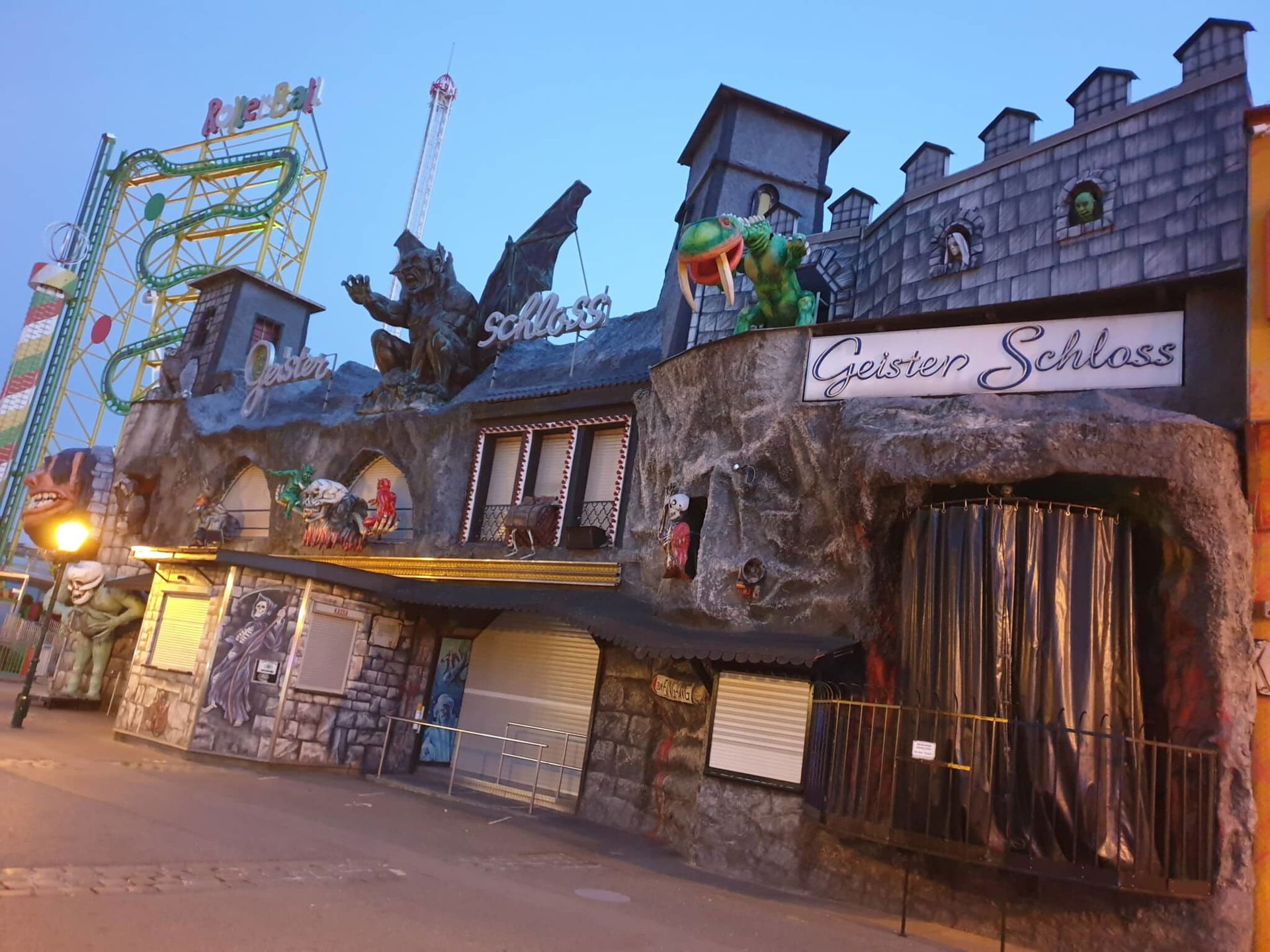 Das erwartet euch in den Geisterbahnen im Wiener Prater | 1000things