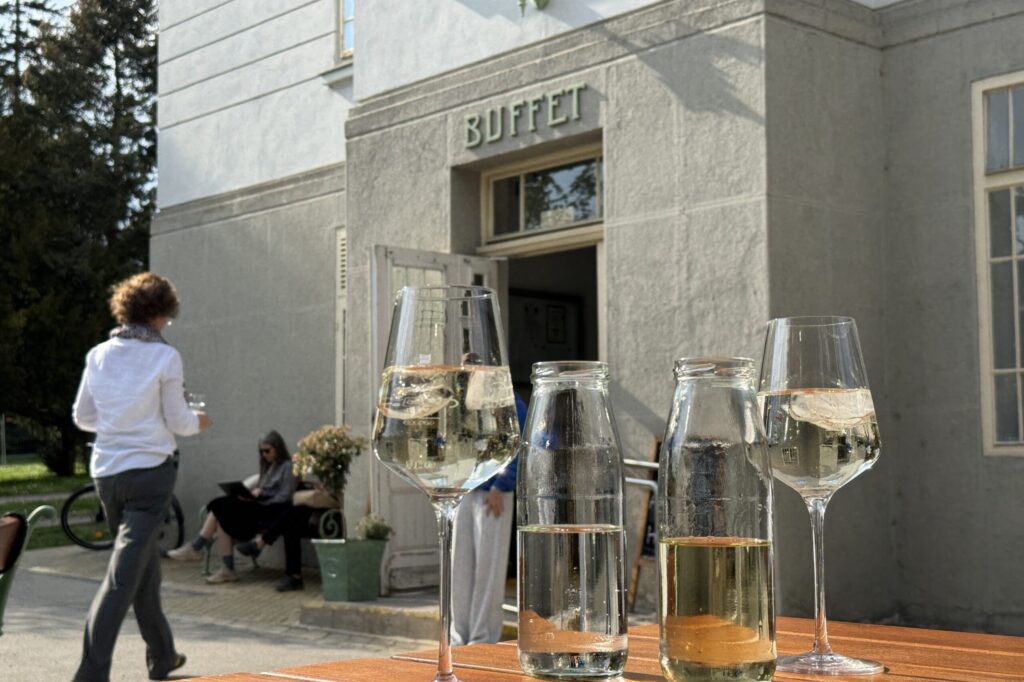 Das Bootshaus an der Alten Donau: So schmeckt’s im Glashaus | 1000things