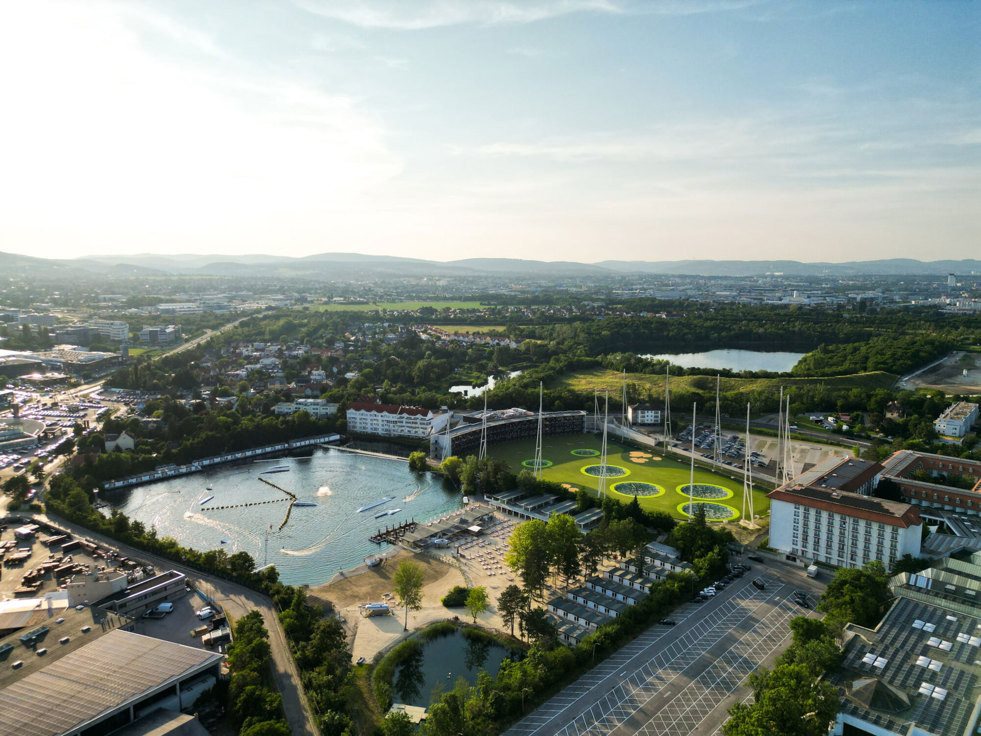 Neues Freizeit-Erlebnis vor Wien: Unsere Highlights von Topgolf ...