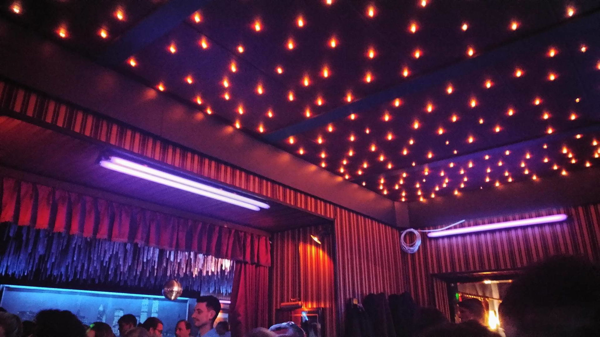 Entdecke das Nachtleben Wiens: Die besten Bars & coolsten Clubs ...